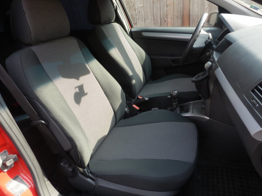 Galerie foto huse auto personalizate Opel